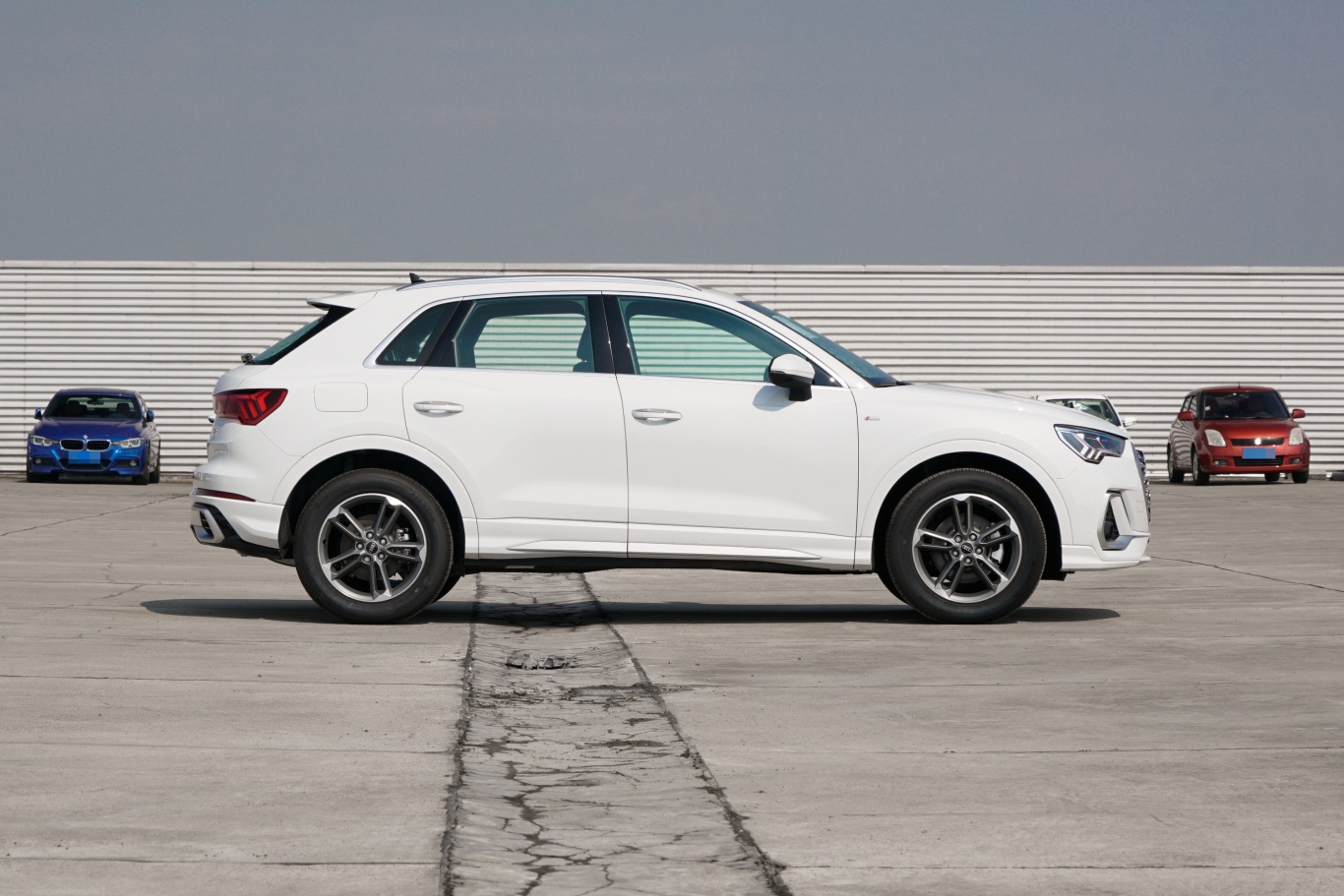 【奥迪Q335 TFSI 进取动感型正侧车头向右水平图片-汽车图片大全】-易车