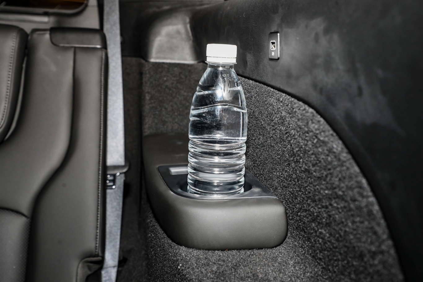 【极石011.5T 235km 尊享版 6座后排空间图片-汽车图片大全】-易车