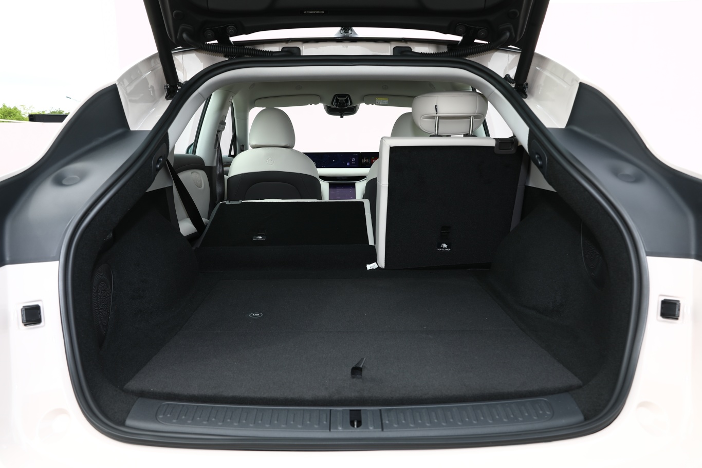 【智己LS6702km 四驱Max超强性能版后备厢图片-汽车图片大全】-易车