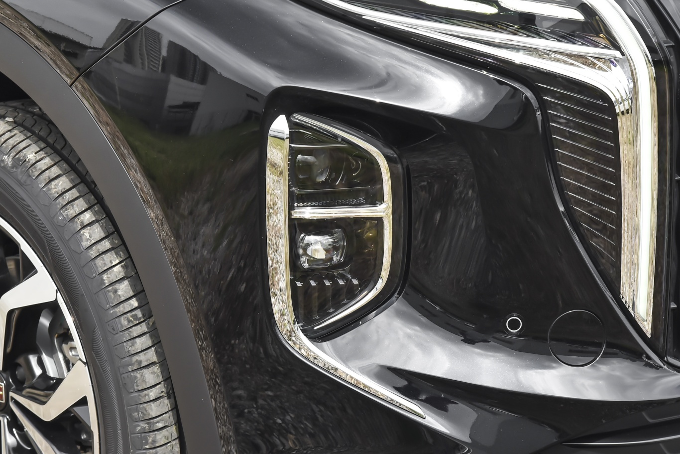 【红旗HS72.0T 两驱旗享版 7座外观灯组图片-汽车图片大全】-易车