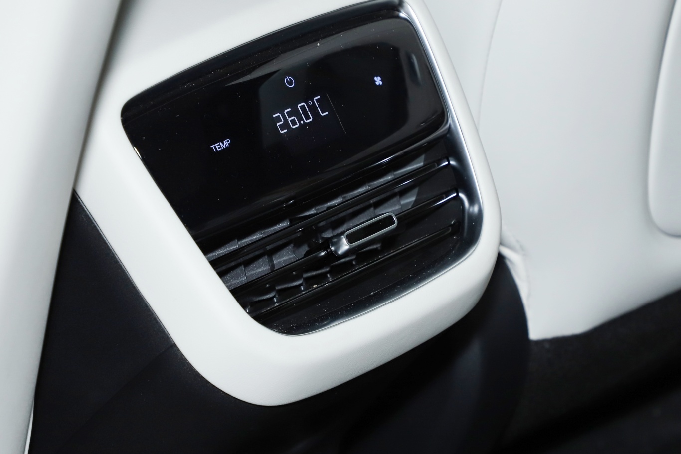 【深蓝SL03增程版 200km Max后排功能图片-汽车图片大全】-易车