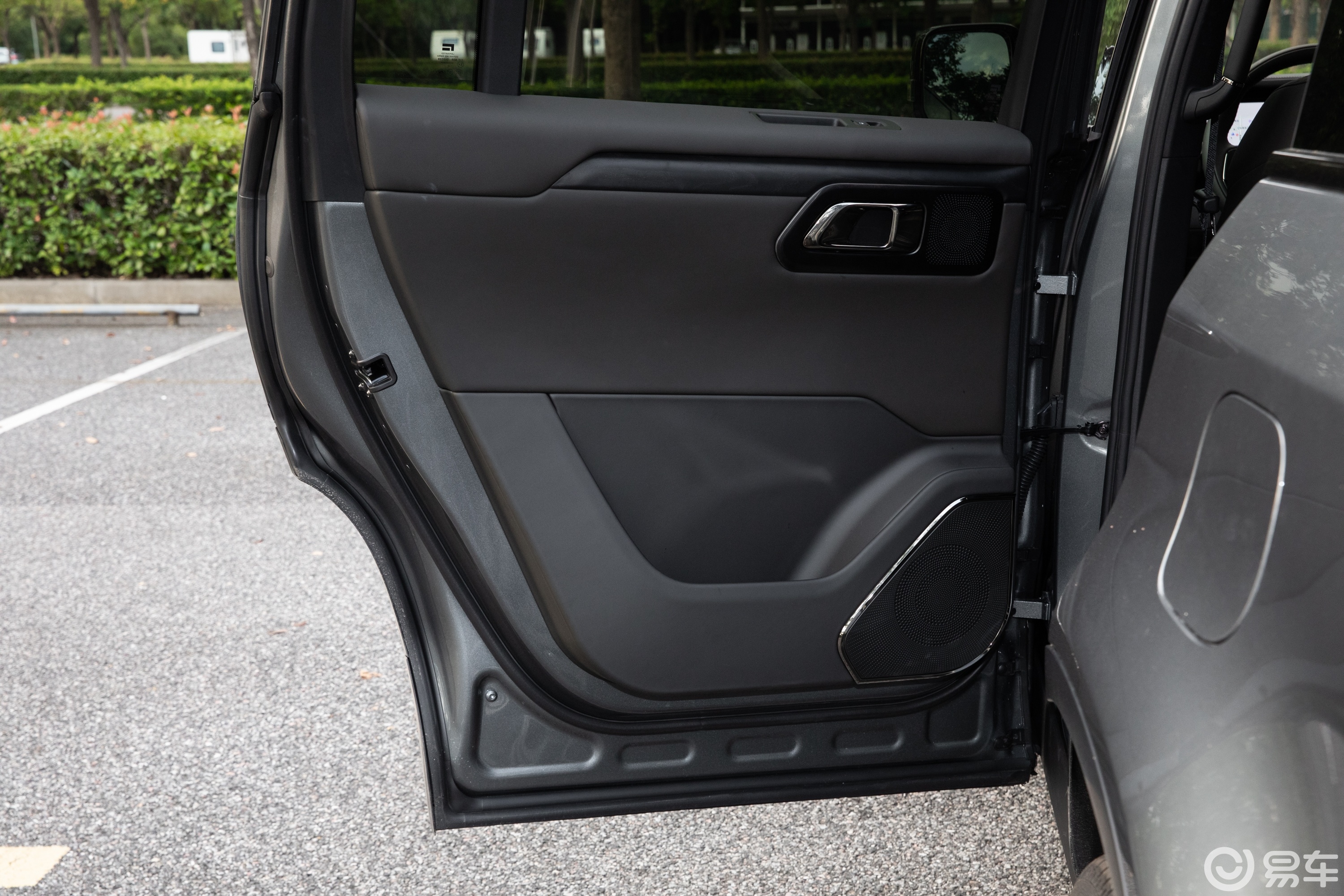 【极石011.5T 235km 尊享版 6座后排功能图片-汽车图片大全】-易车