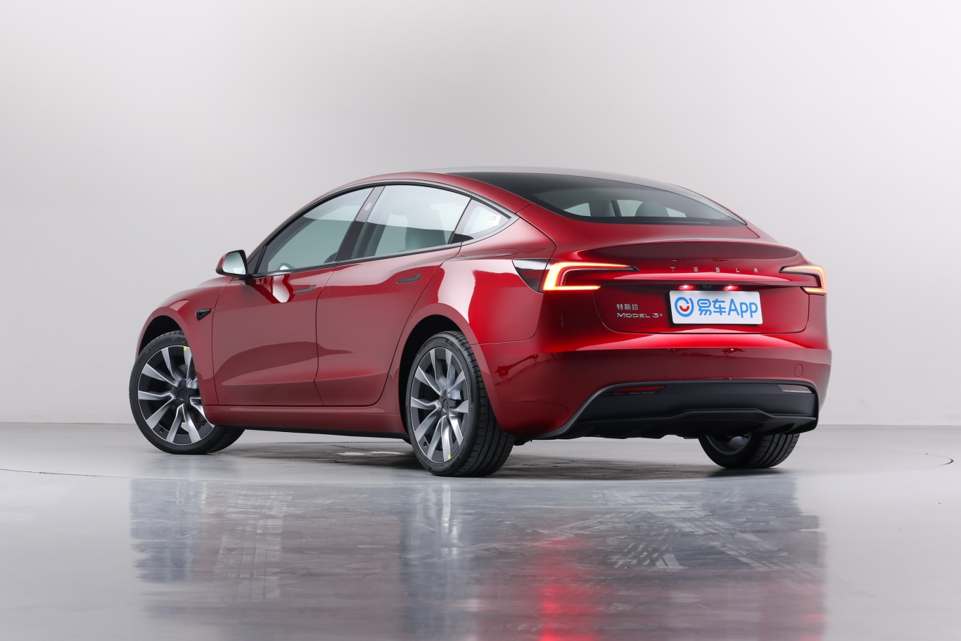 【Model 3713km 长续航全轮驱动版侧后45度车头向左水平图片-汽车图片大全】-易车