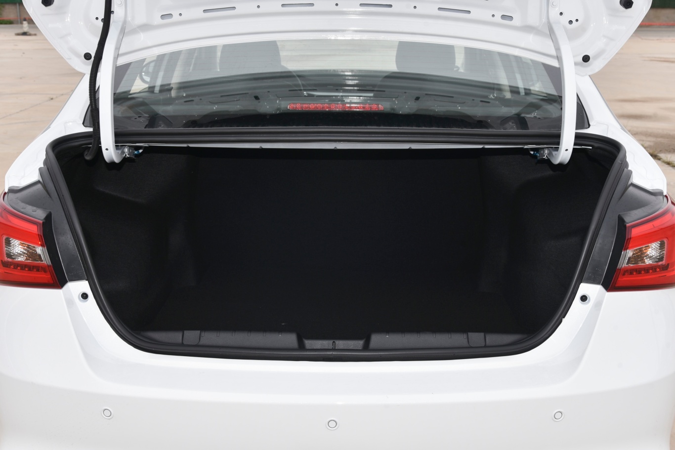 【艾瑞泽51.5L CVT风尚型后备厢空间特写图片-汽车图片大全】-易车