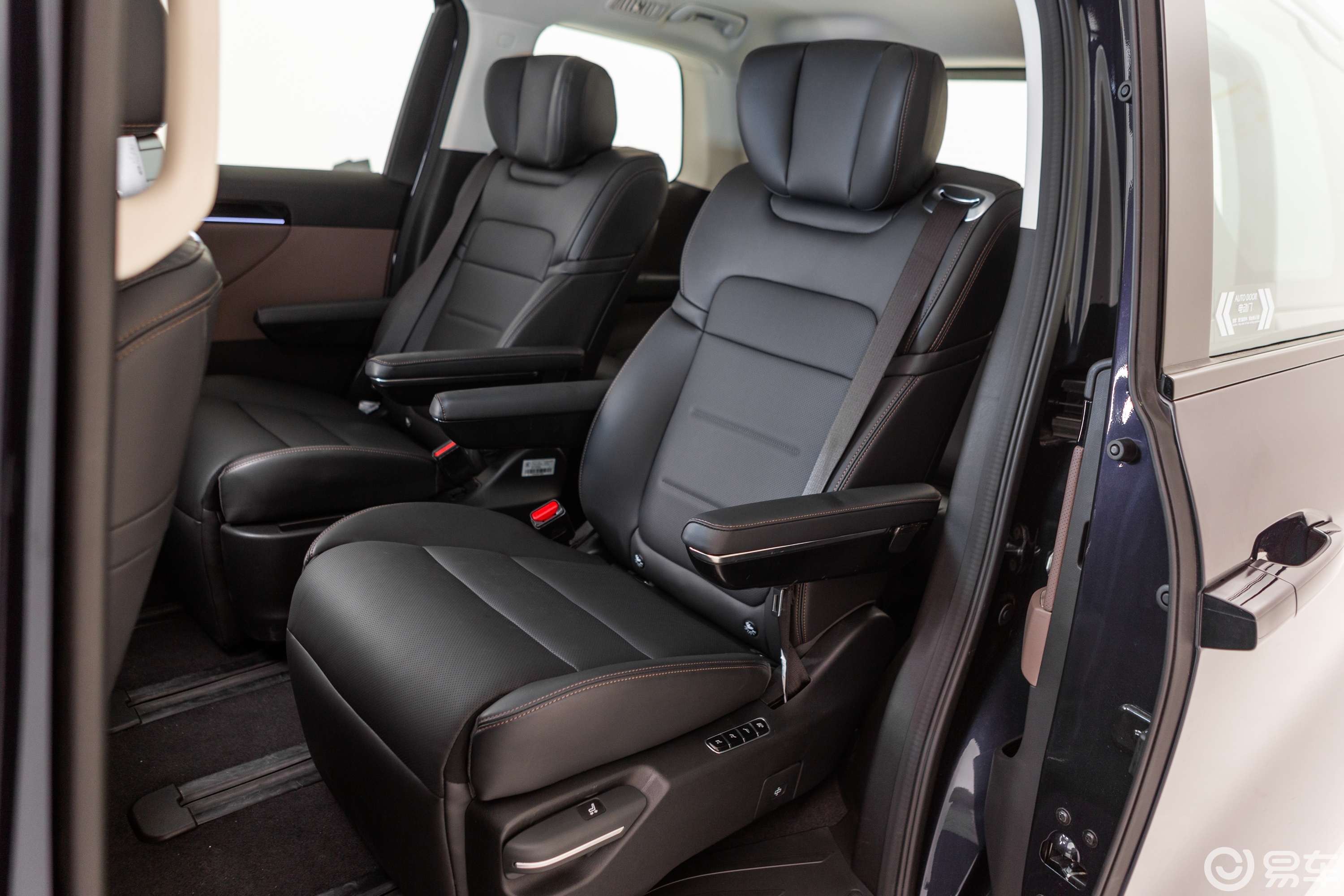 【传祺E8试装车高配版后排空间图片-汽车图片大全】-易车