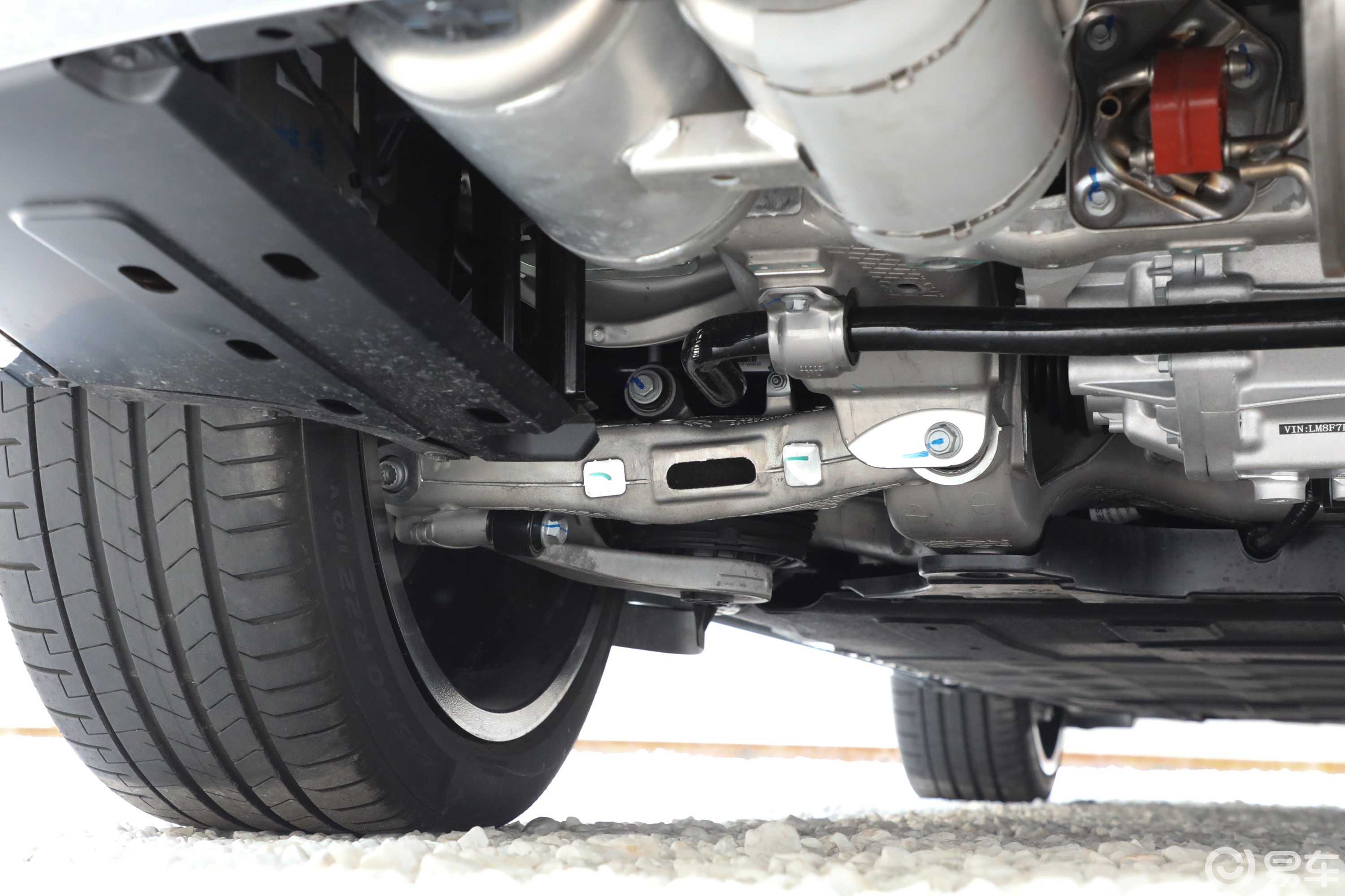 【问界M9增程版 1.5T 175km 顶配版动力底盘图片-汽车图片大全】-易车