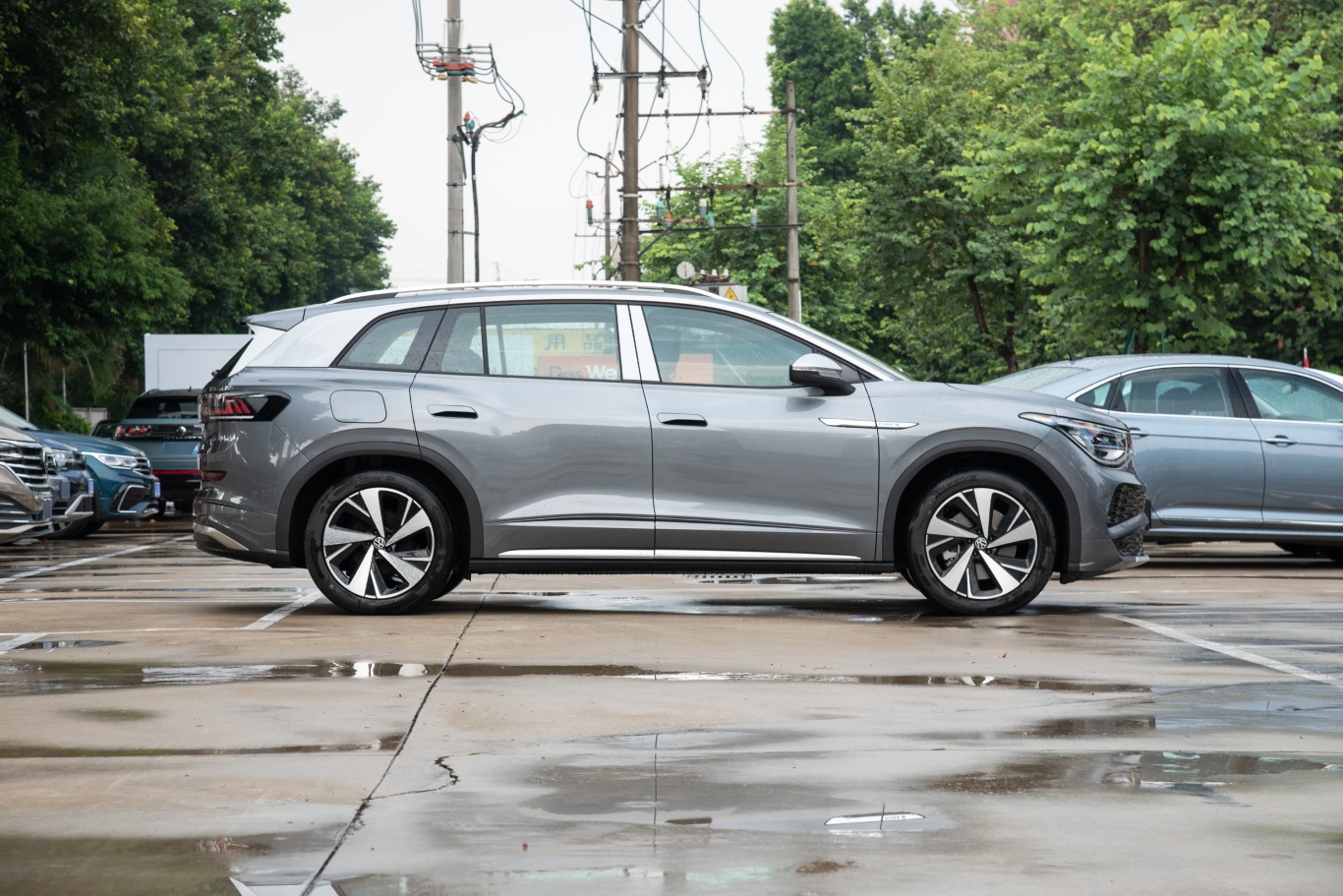 【ID.6 X升级款 617km 纯净长续航版 7座正侧车头向右水平图片-汽车图片大全】-易车