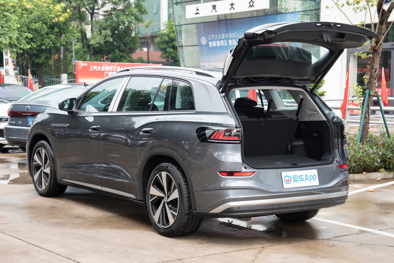 【ID.6 X升级款 617km 纯净长续航版 7座后备厢开启45度侧拍图片-汽车图片大全】-易车