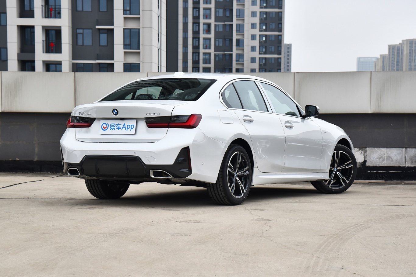 【宝马3系325i M运动套装侧后45度车头向右水平图片-汽车图片大全】-易车