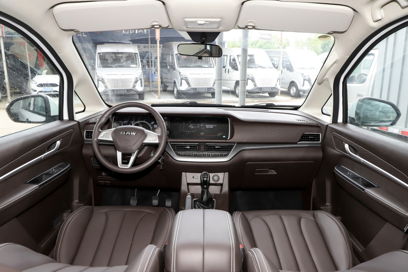 【锐胜王牌M72.0L 手动长轴创享版 7座 CNG内饰全景正拍图片-汽车图片大全】-易车