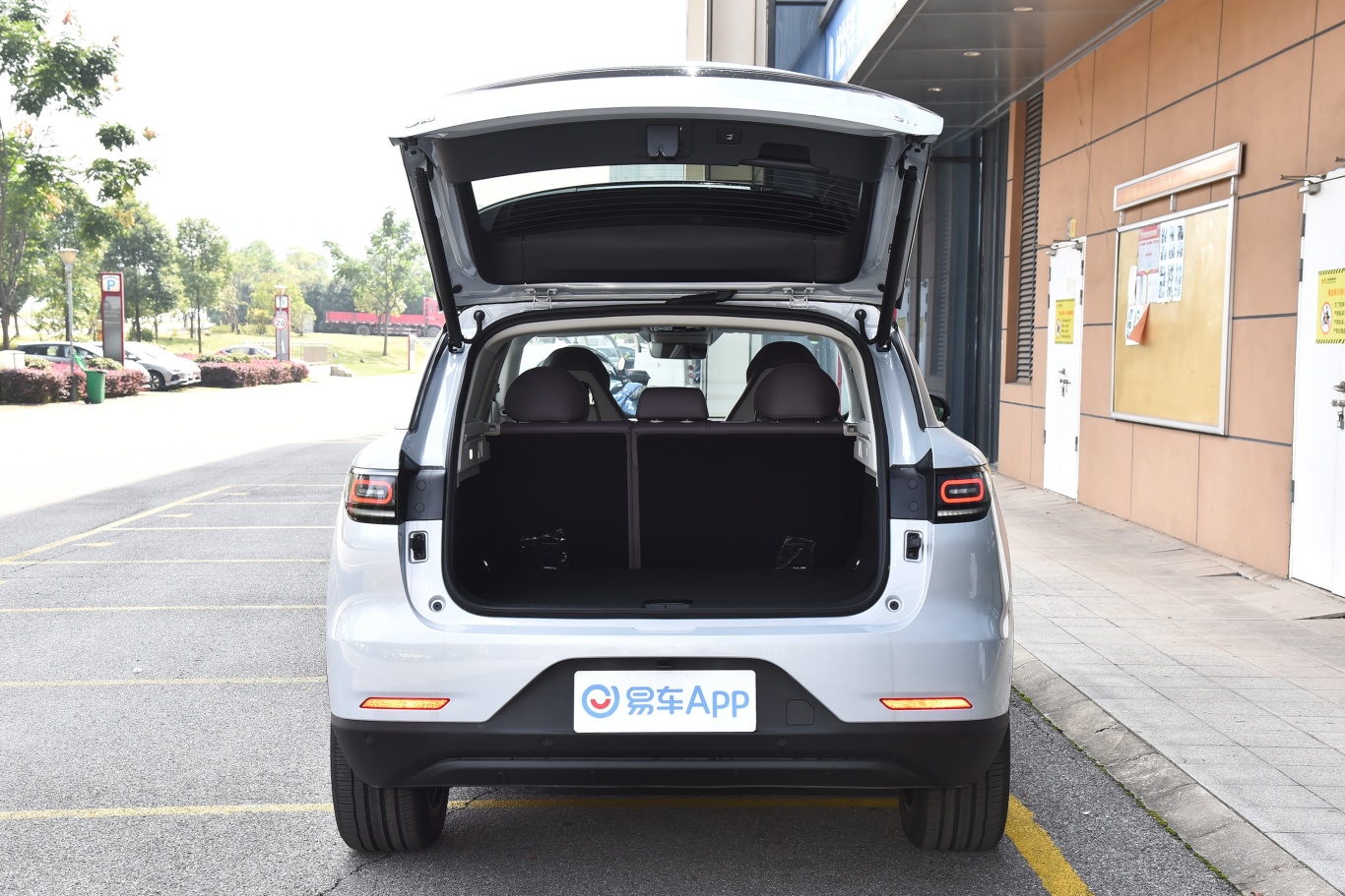 【零跑C11 增程版300km 300智享版后备厢图片-汽车图片大全】-易车