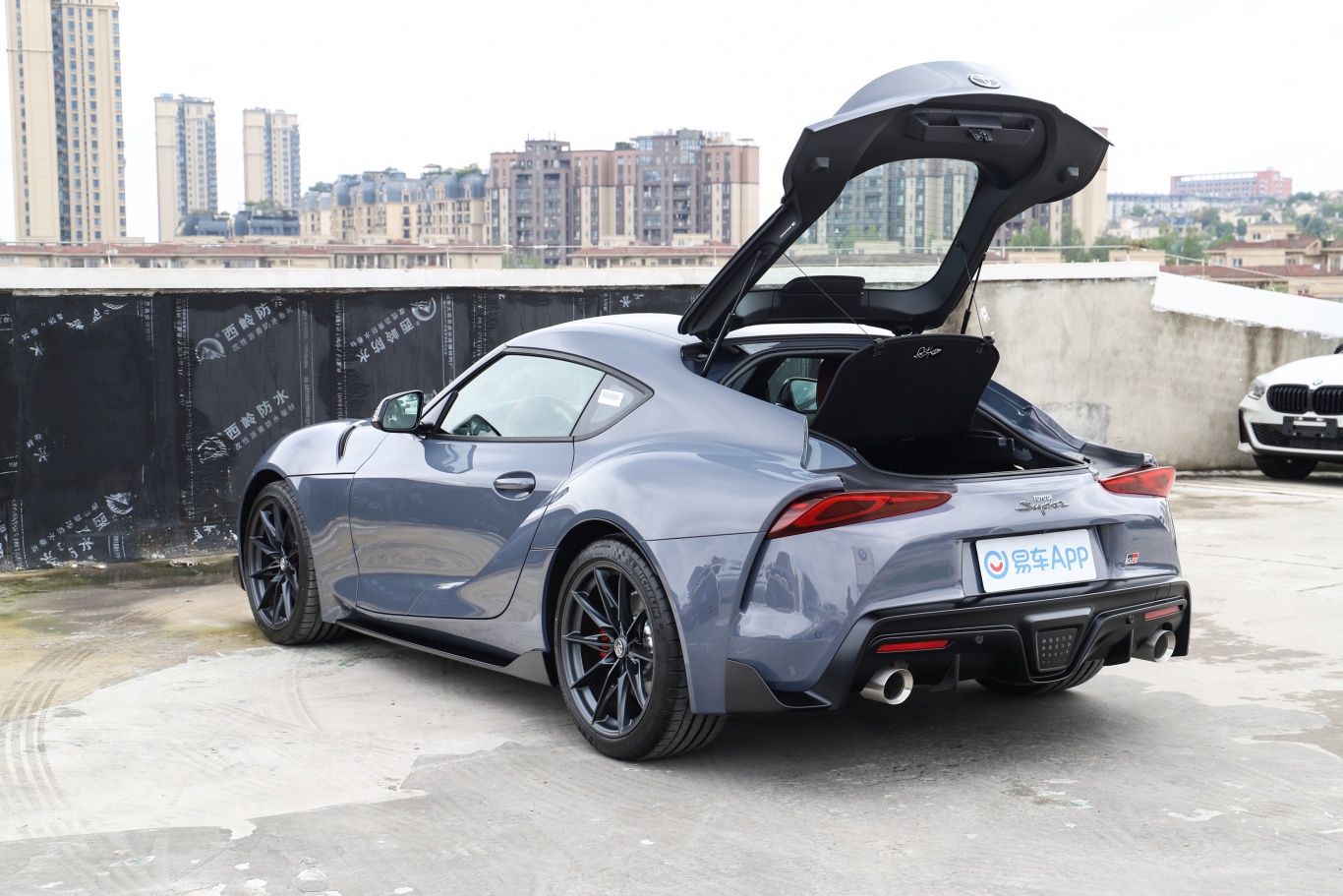 【SUPRA改款 GR SUPRA 3.0T 标准型后备厢开启45度侧拍图片-汽车图片大全】-易车