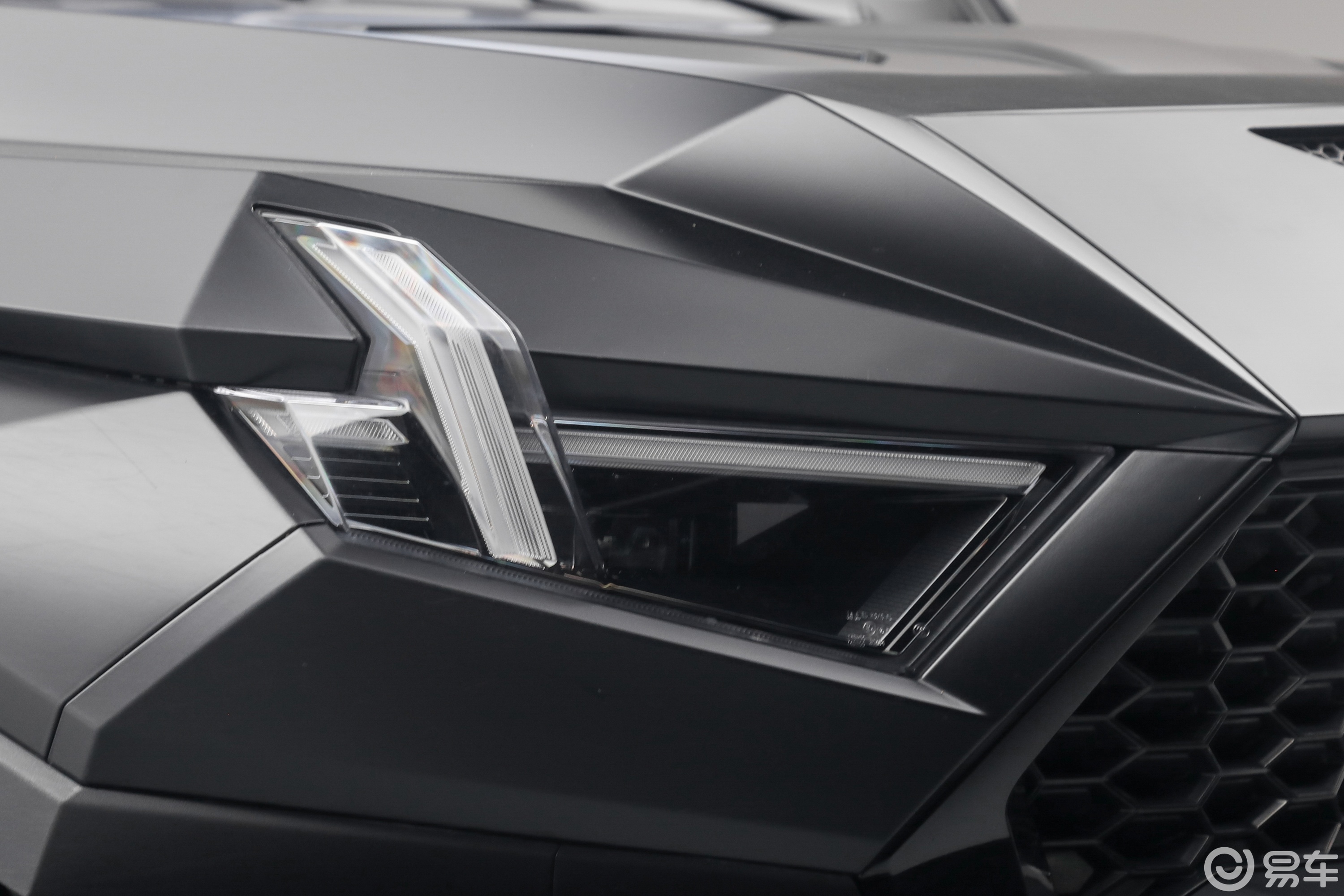 【猛士917增程式 156km 创始版外观灯组图片-汽车图片大全】-易车