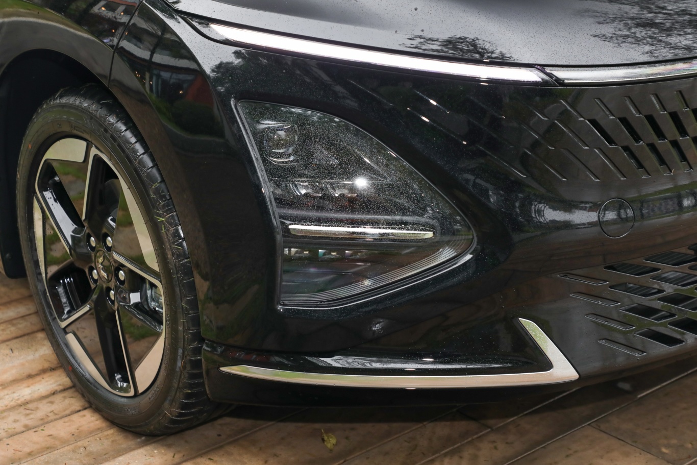 【五菱星光插电混动 1.5L 150km 进阶版大灯侧45度俯拍图片-汽车图片大全】-易车