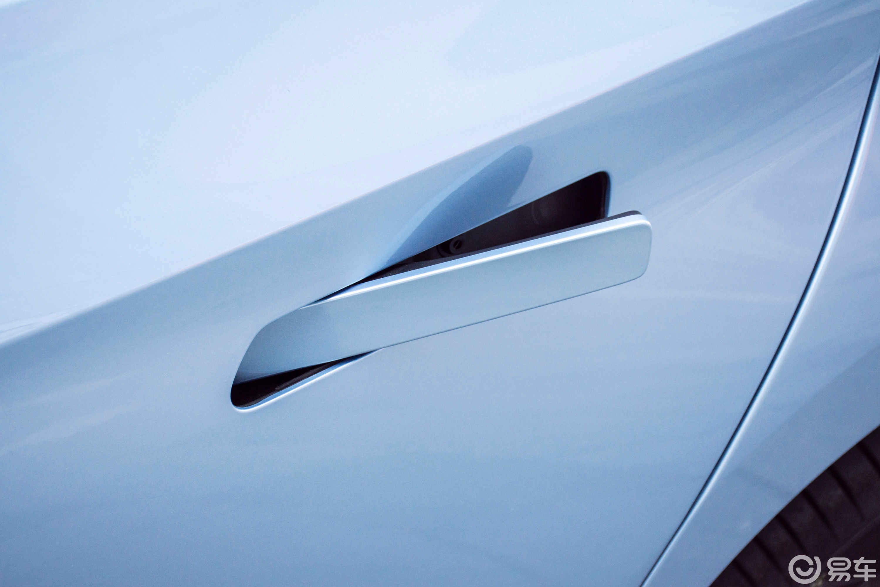 【AION SMAX 610km 80 星瀚版 67.9kWh驾驶员侧后门把手图片-汽车图片大全】-易车