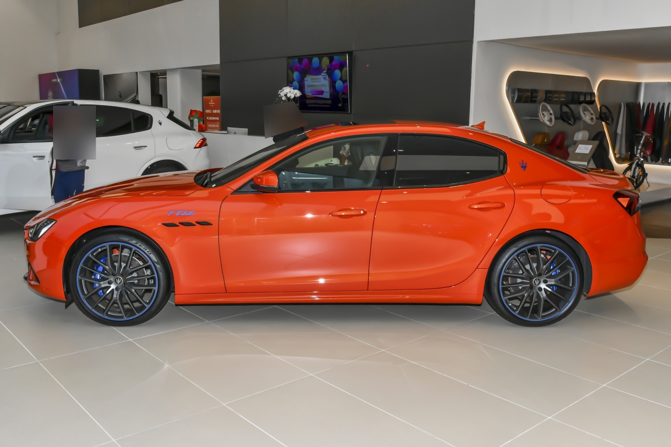 【Ghibli3.0T F Tributo正侧车头向左水平图片-汽车图片大全】-易车