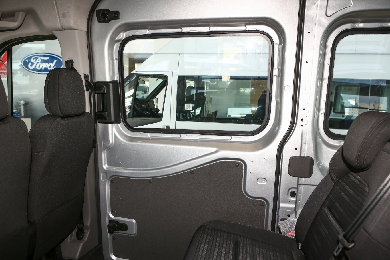 【全顺T82.0T 手动短轴中顶多功能版 6座(3+3)驾驶员侧后车门图片-汽车图片大全】-易车