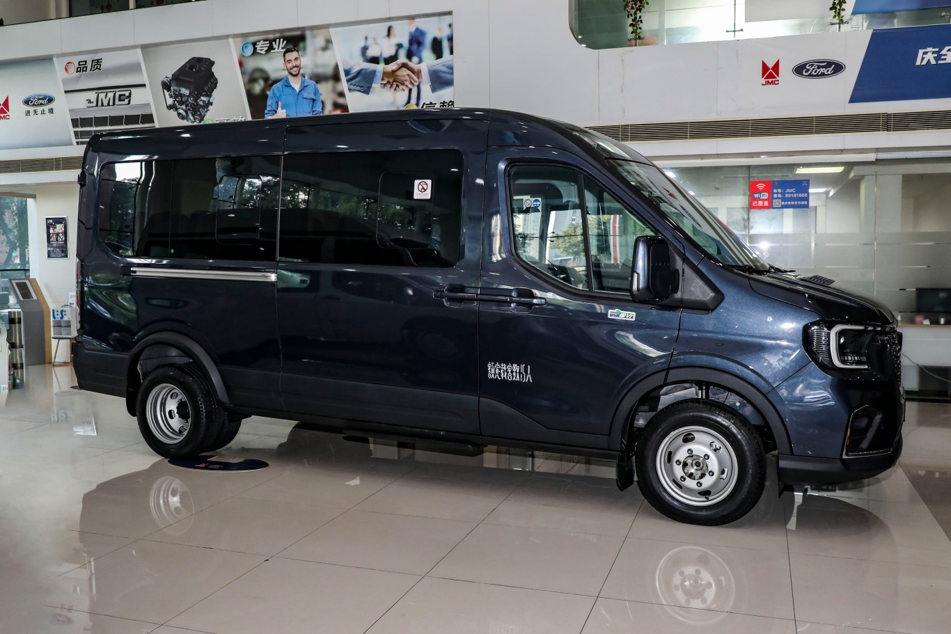 【全顺T82.3T 自动长轴中顶商旅版后双胎 15座正侧车头向右水平图片-汽车图片大全】-易车