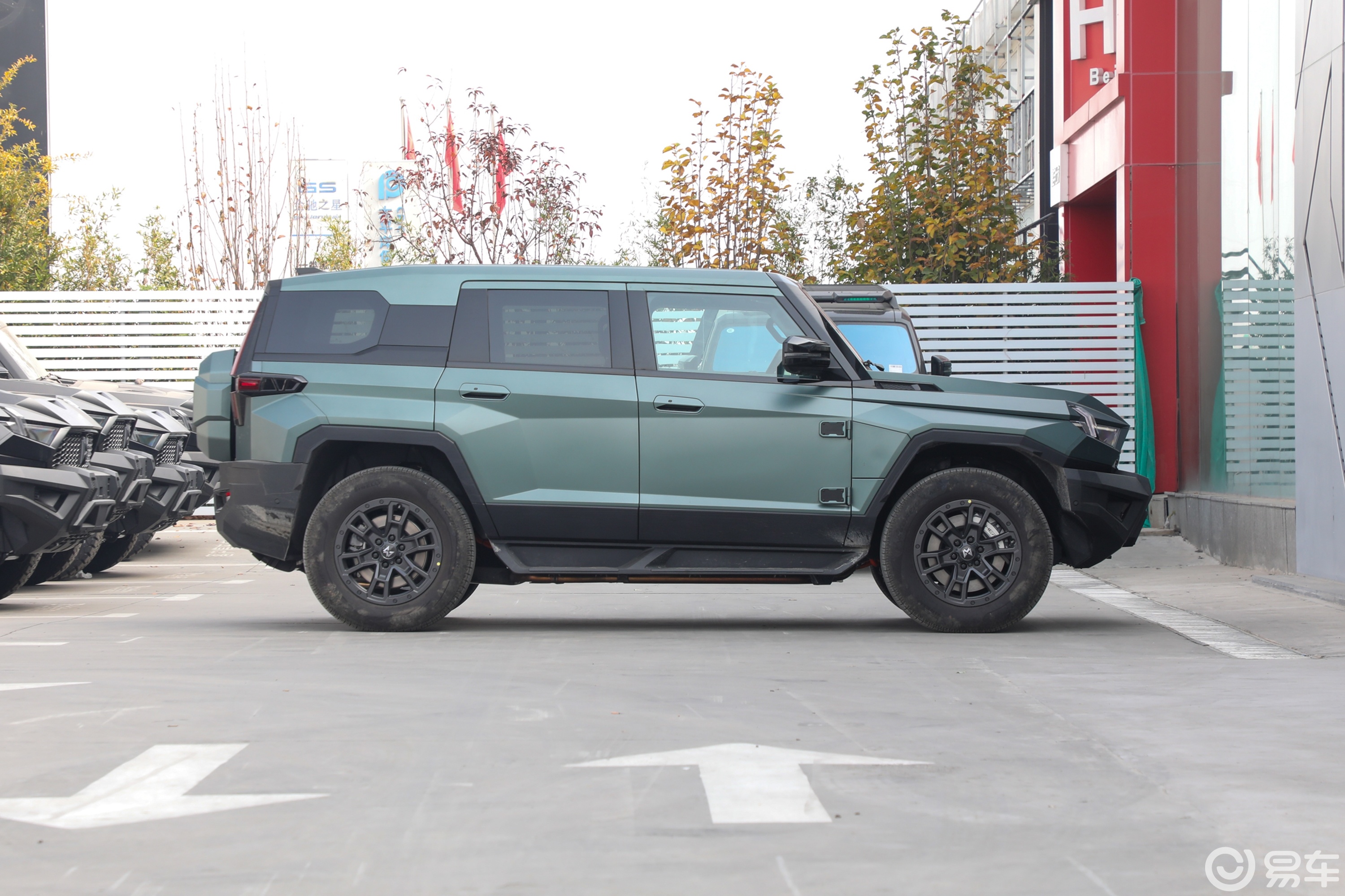 【猛士917增程式 200km正侧车头向右水平图片-汽车图片大全】-易车