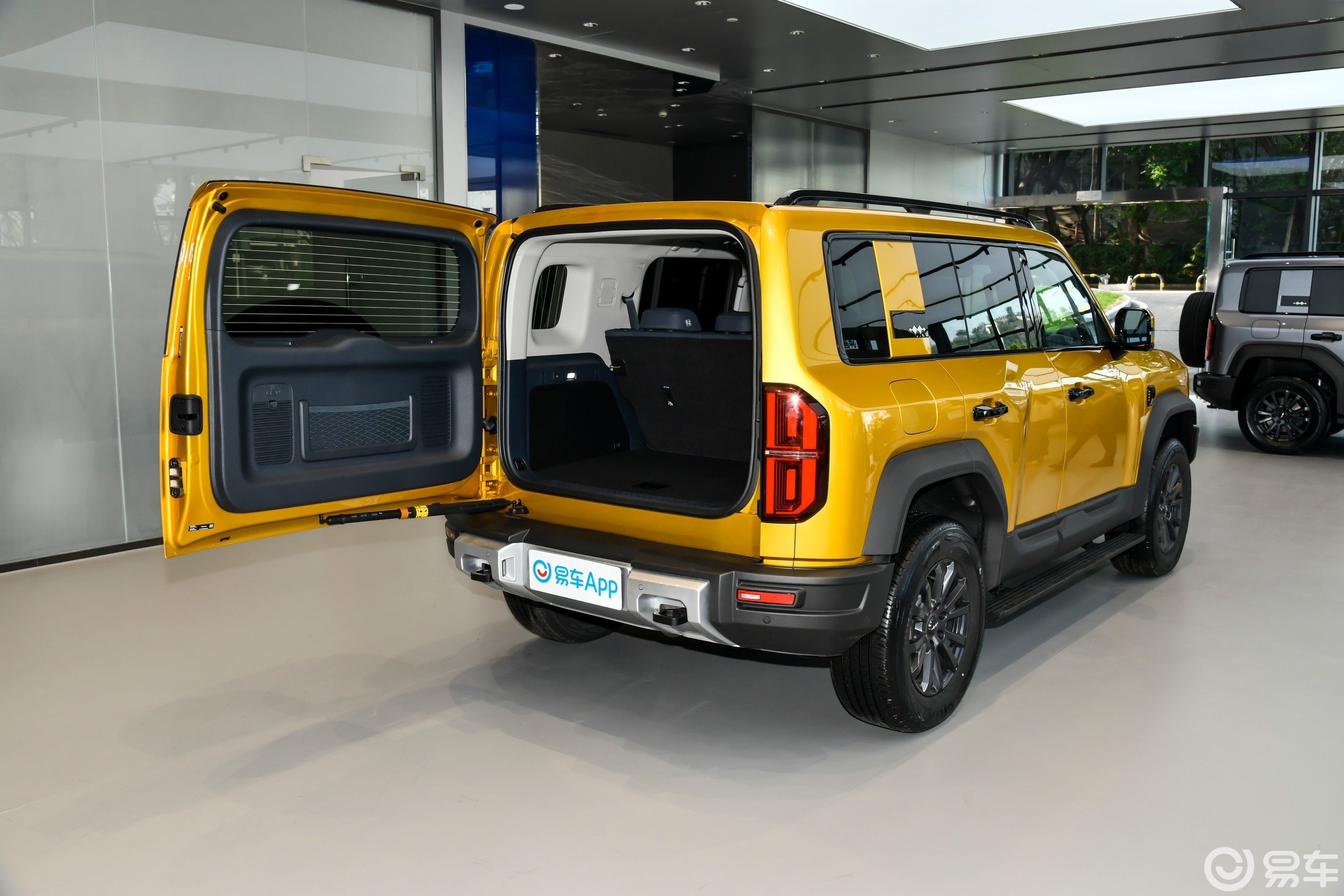 【豹51.5T 125km 领航版后备厢开启45度侧拍图片-汽车图片大全】-易车