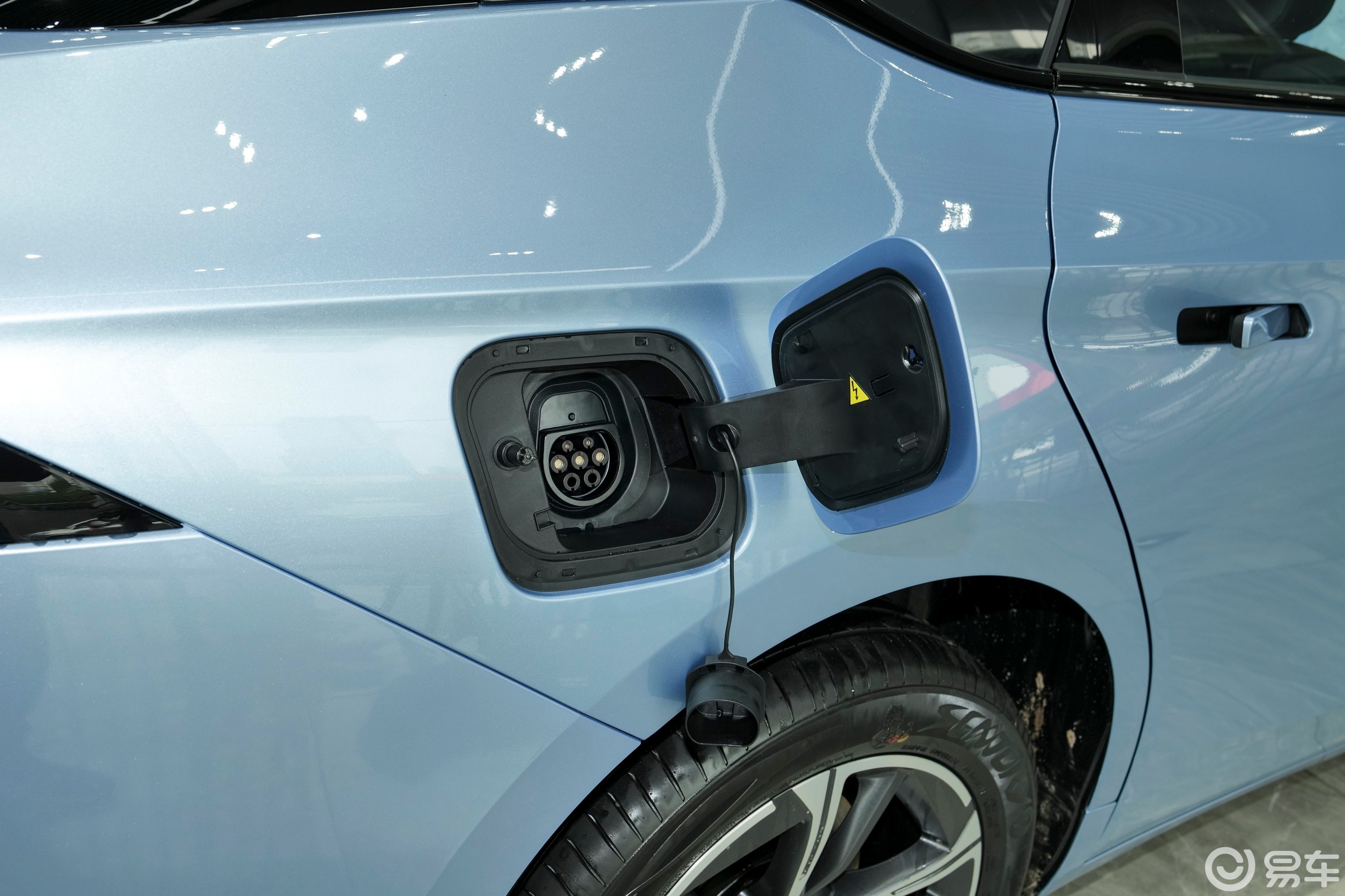 【AION SMAX 610km 80 星耀版 67.9kWh动力底盘图片-汽车图片大全】-易车