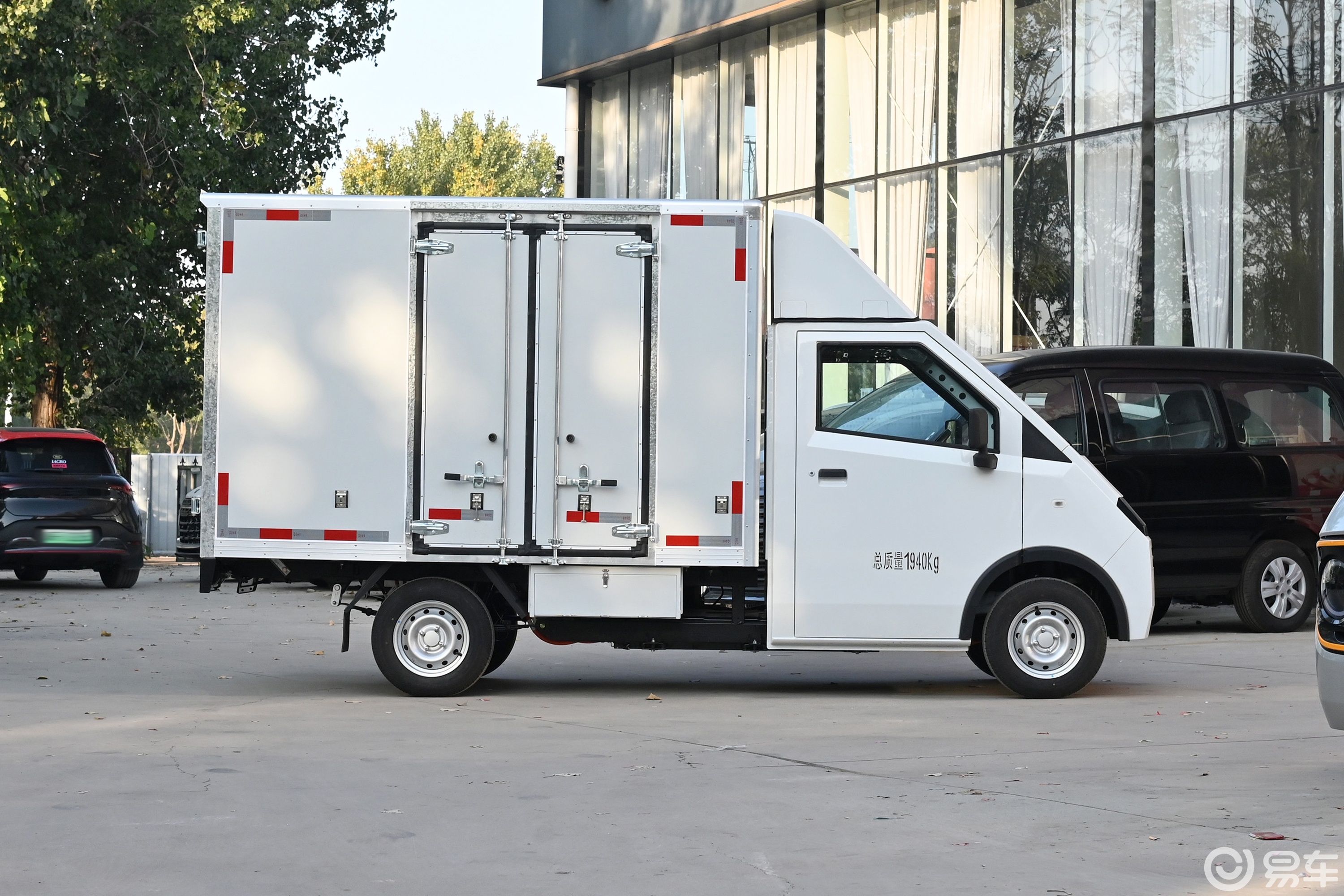 【大力牛魔王D05铁牛5号 180km 厢式车高顶舒适型正侧车头向右水平图片-汽车图片大全】-易车