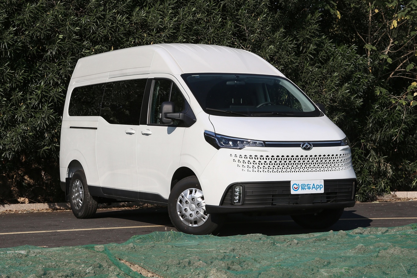 【新途V702.0T 手动长轴中顶精英版93kW 6/7座侧前45度车头向右水平图片-汽车图片大全】-易车