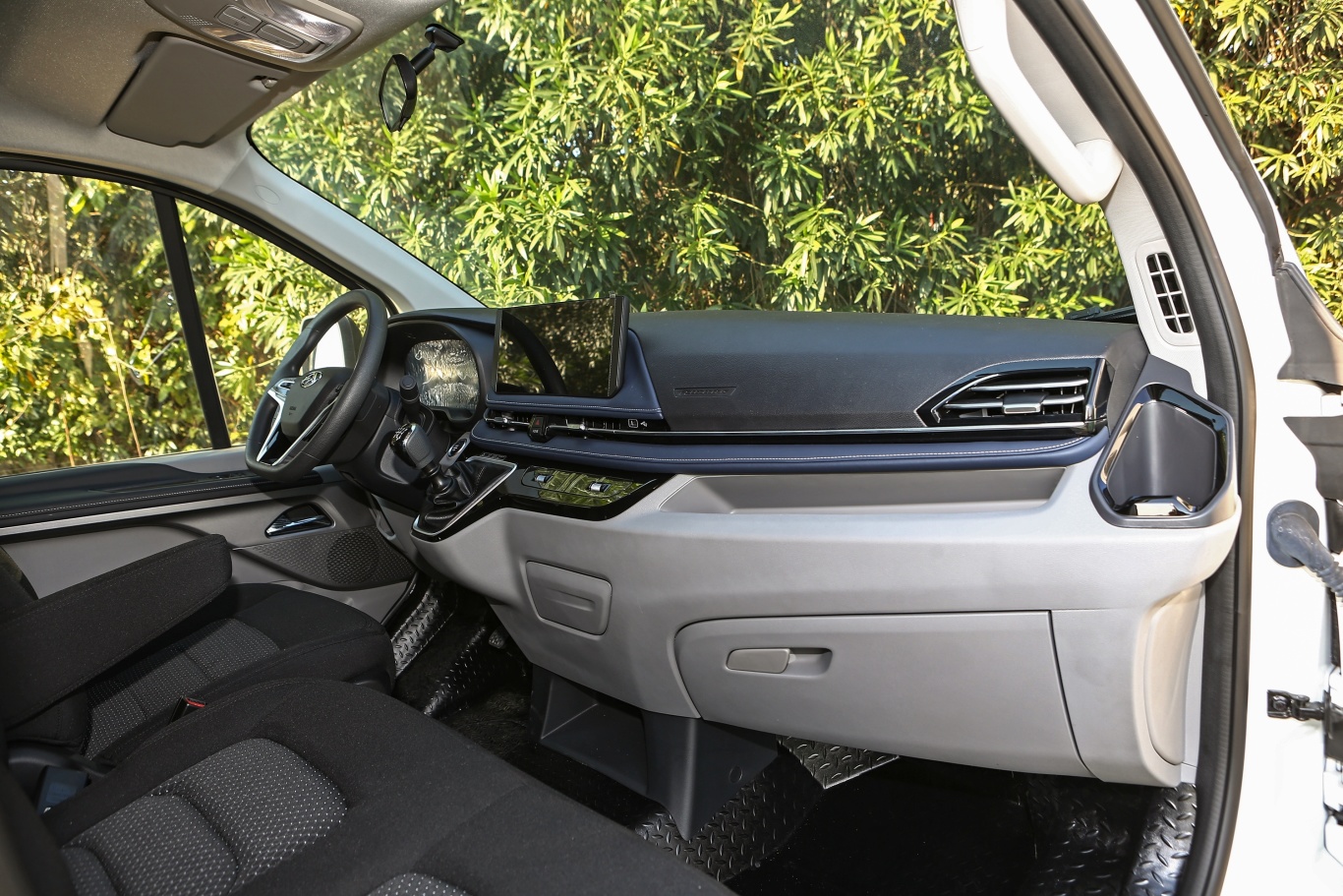 【新途V702.0T 手动长轴中顶精英版93kW 6/7座内饰全景副驾驶员方向图片-汽车图片大全】-易车