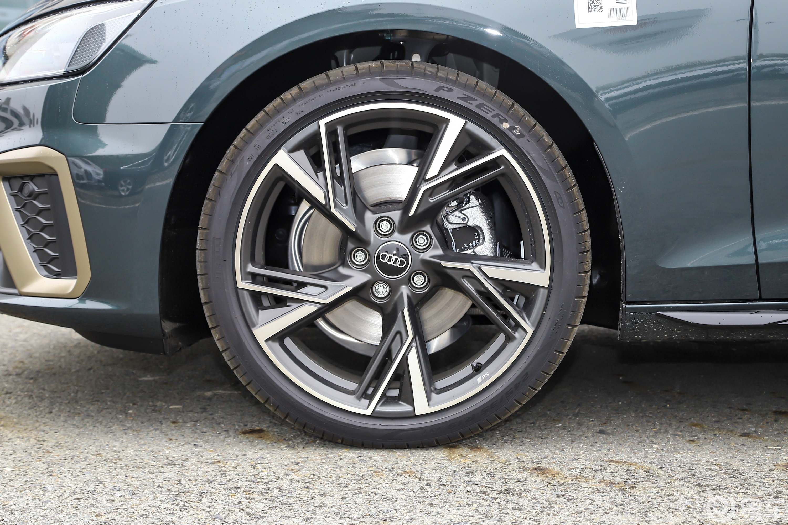 【奥迪A4L40 TFSI quattro RS套件燃速型前轮毂造型图片-汽车图片大全】-易车