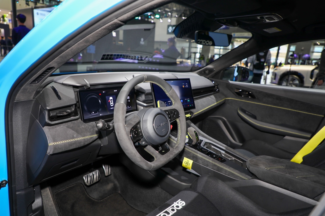 【领克0303+ 2.0T 自动两驱TCR Cyan 2座图片-汽车图片大全】-易车