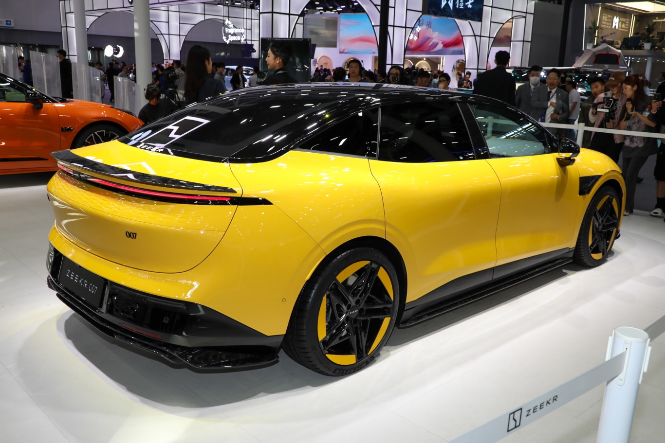 【ZEEKR 007图片-汽车图片大全】-易车