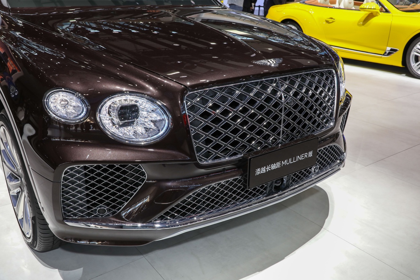 【添越4.0T V8 长轴距MULLINER版外观图片-汽车图片大全】-易车