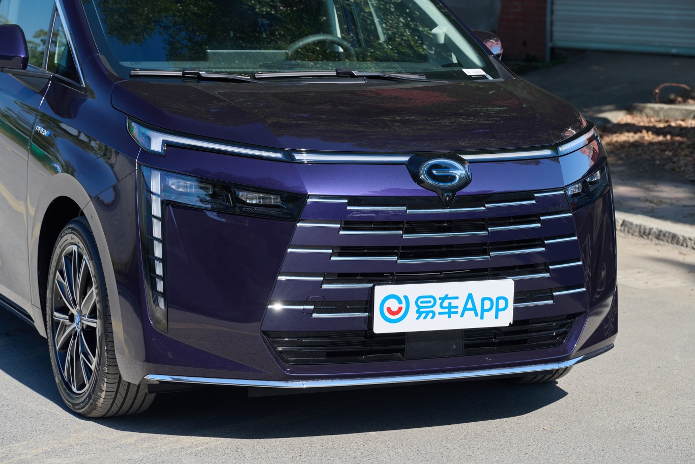 【传祺E8新能源2.0L 150km MAX前格栅侧俯拍图片-汽车图片大全】-易车