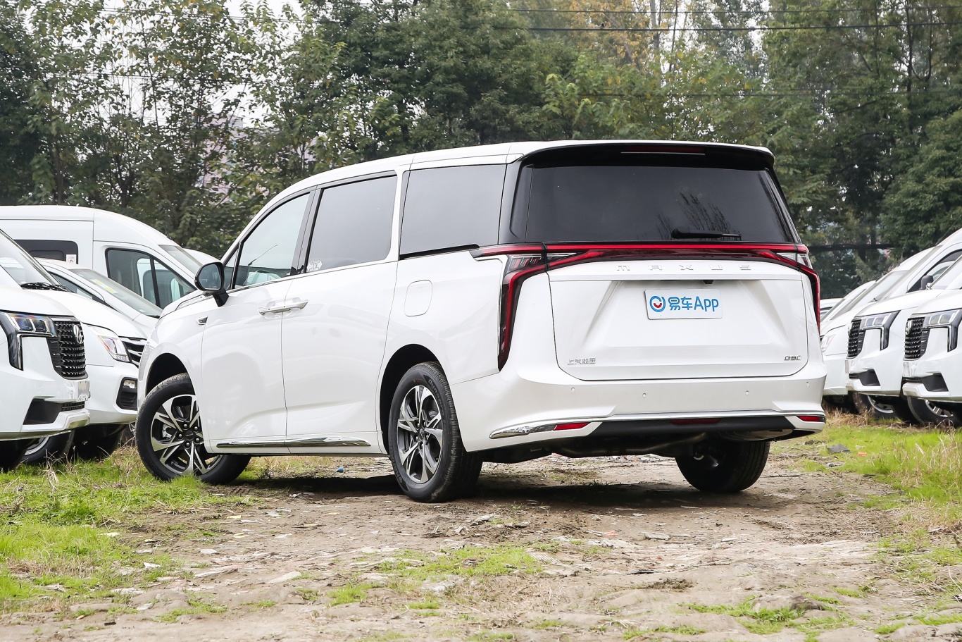 【大通G902.0T 星河版 7座侧后45度车头向左水平图片-汽车图片大全】-易车