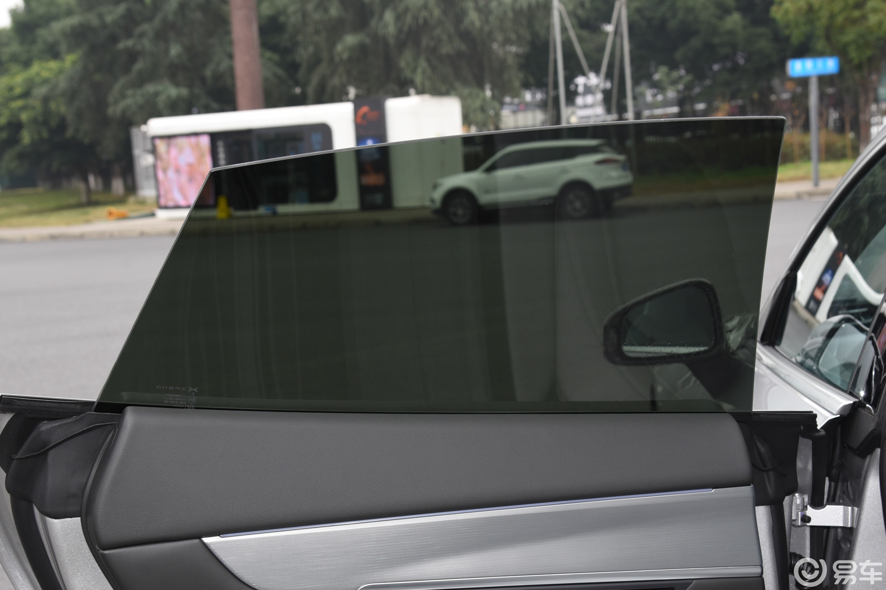 【小鹏P7P7i 550 后驱Pro后排侧窗遮阳帘图片-汽车图片大全】-易车