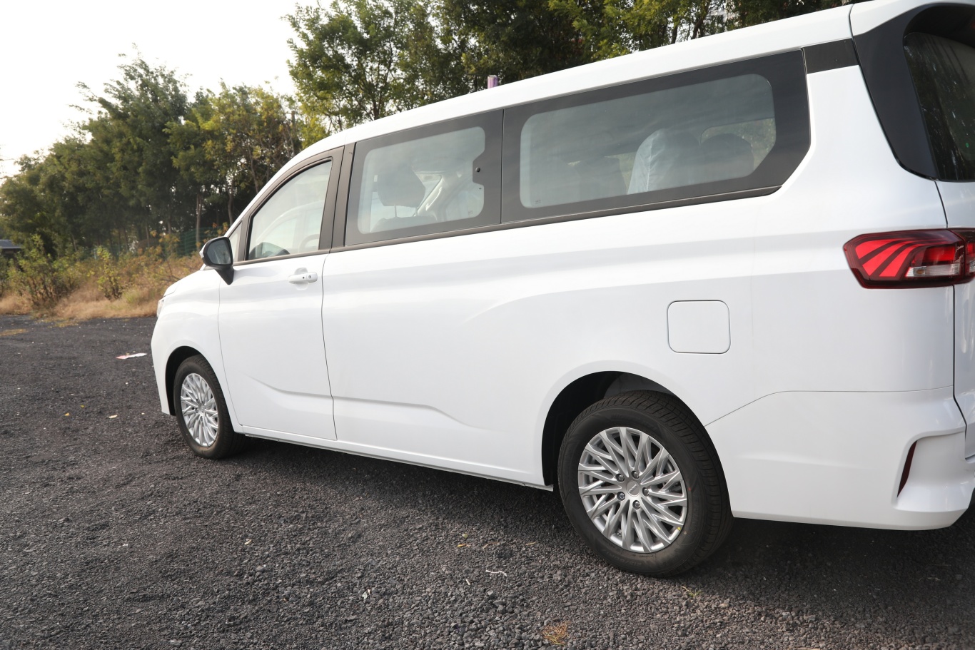 【锐胜王牌M72.0L 自动长轴创享型 9座外观细节图片-汽车图片大全】-易车