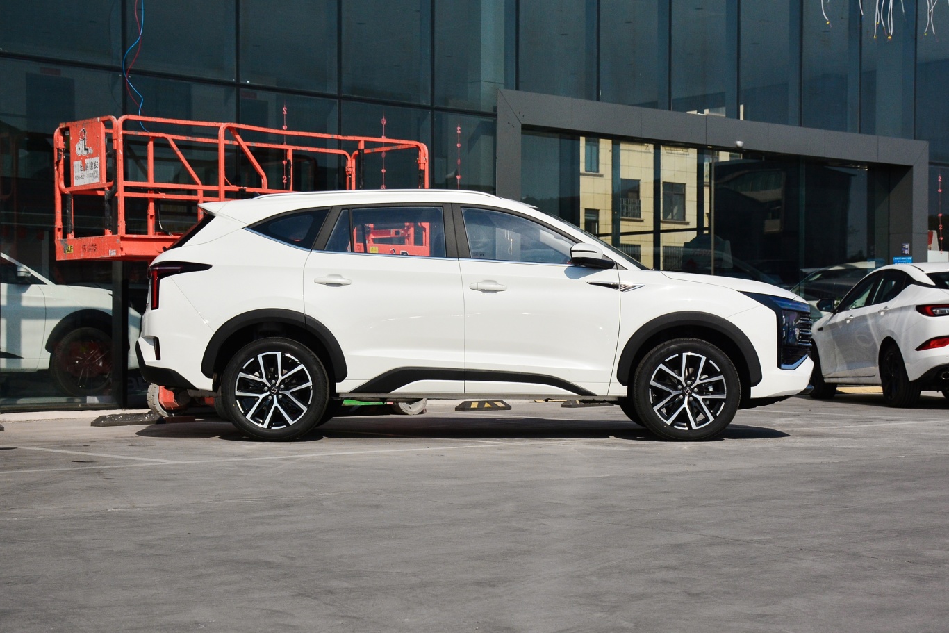 【思皓X8 PLUS1.5T 双离合尊享版 7座正侧车头向右水平图片-汽车图片大全】-易车