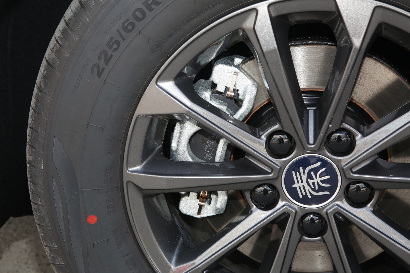 【秦PLUS新能源EV 510km 出行版前刹车卡钳图片-汽车图片大全】-易车