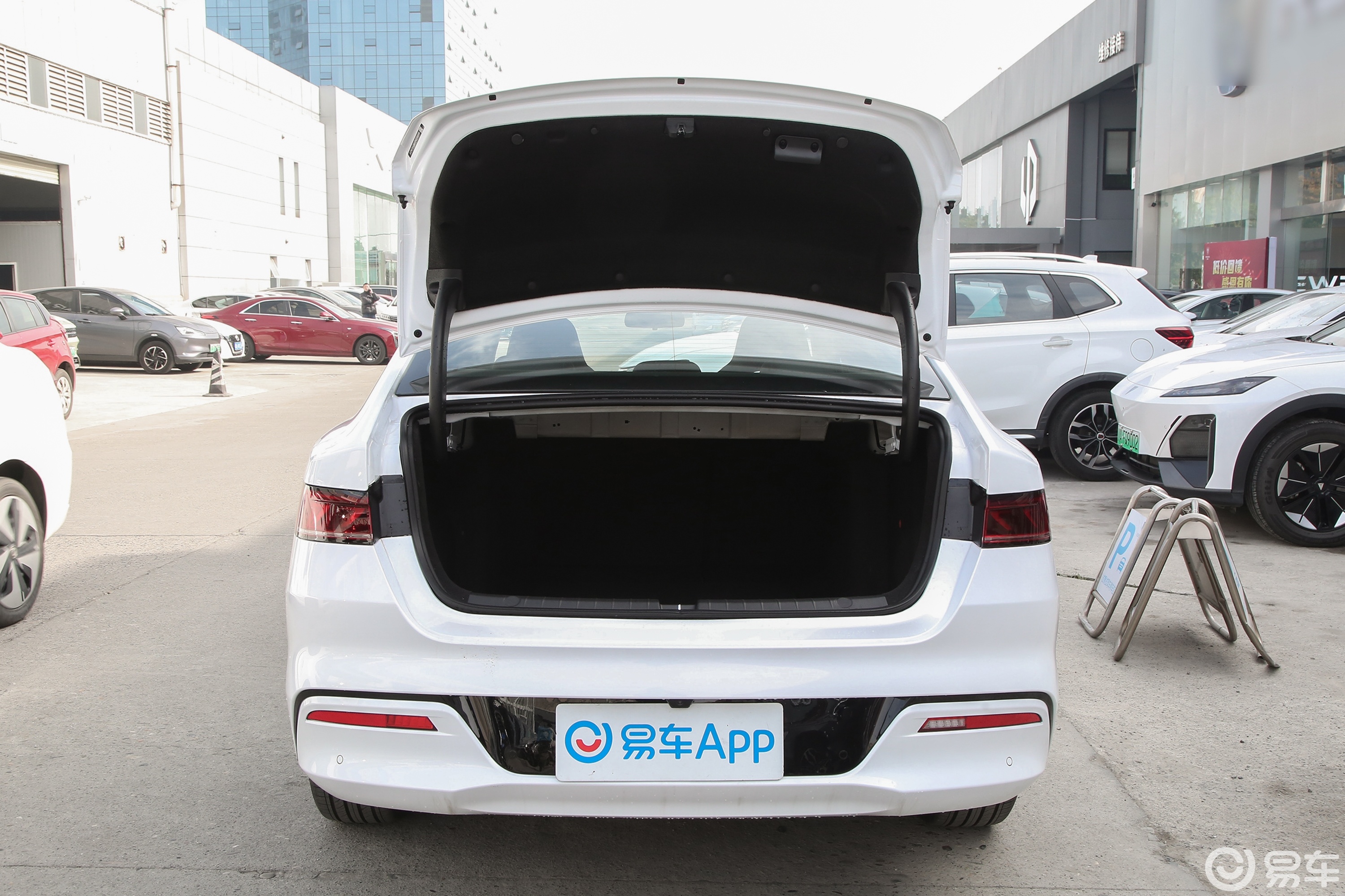 【秦PLUS新能源EV 510km 出行版后备厢图片-汽车图片大全】-易车