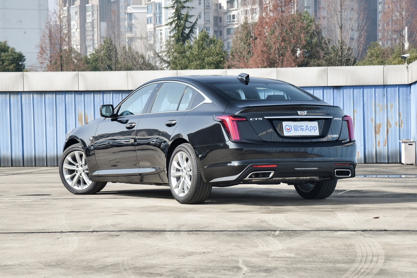 【凯迪拉克CT528T 豪华型Pro侧后45度车头向左水平图片-汽车图片大全】-易车