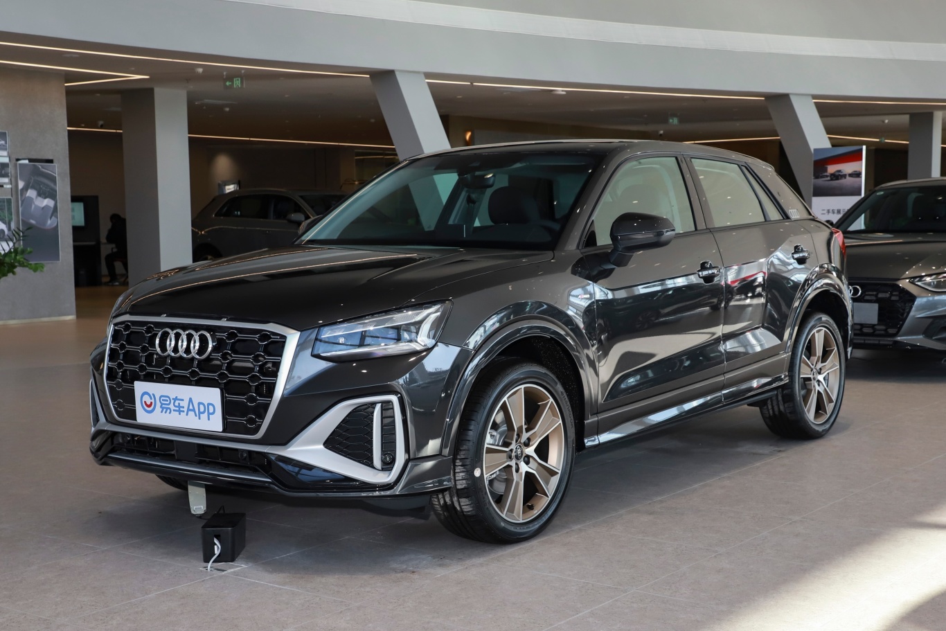 【奥迪Q2L35 TFSI 时尚动感型侧前45度车头向左水平图片-汽车图片大全】-易车