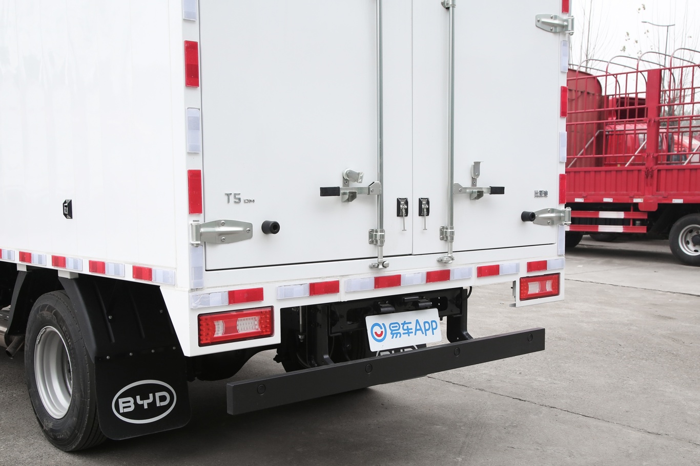 【比亚迪T5DM 1.5T 厢式车财富版车尾特写图片-汽车图片大全】-易车