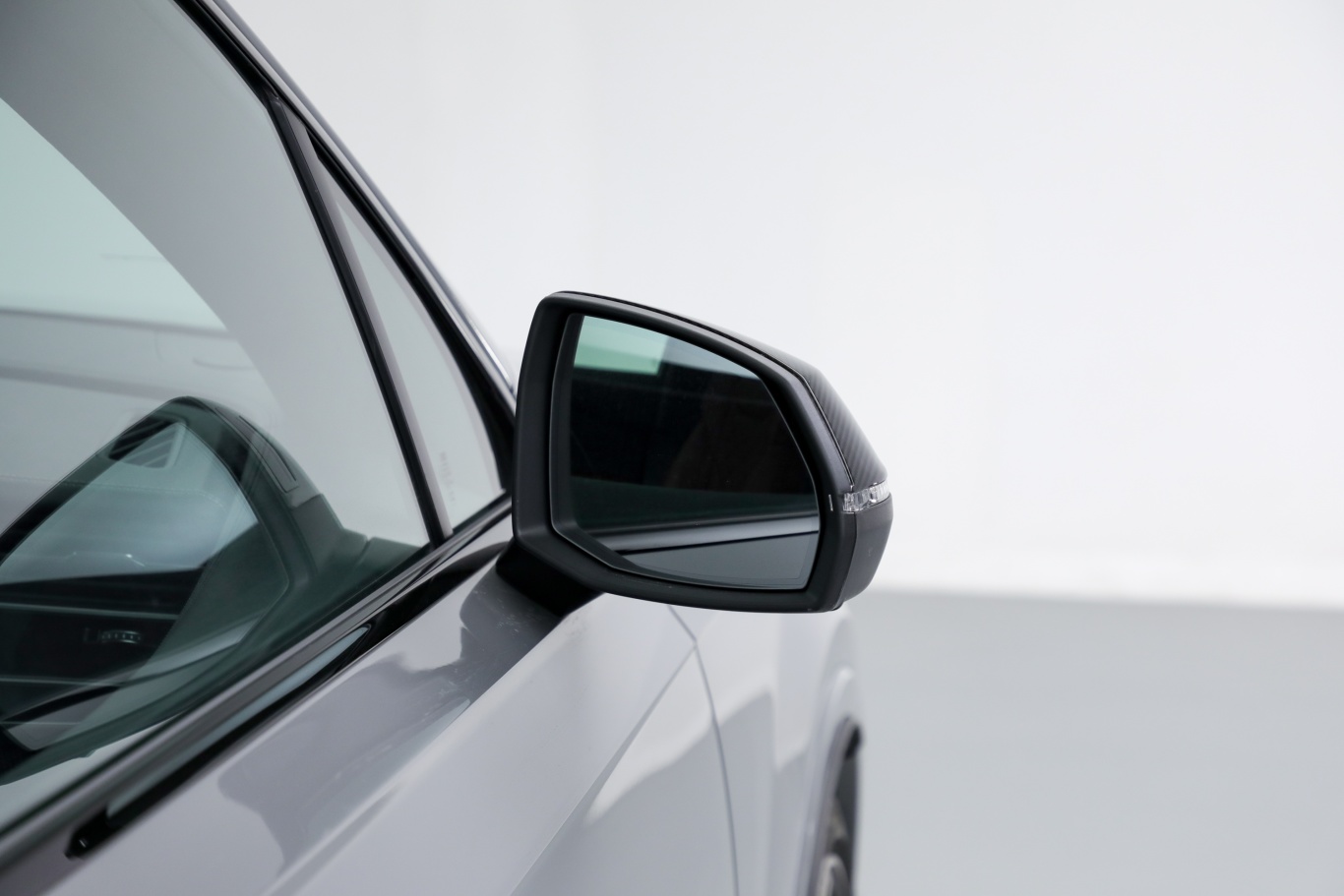 【奥迪SQ74.0T 暗夜骑士版外观细节图片-汽车图片大全】-易车