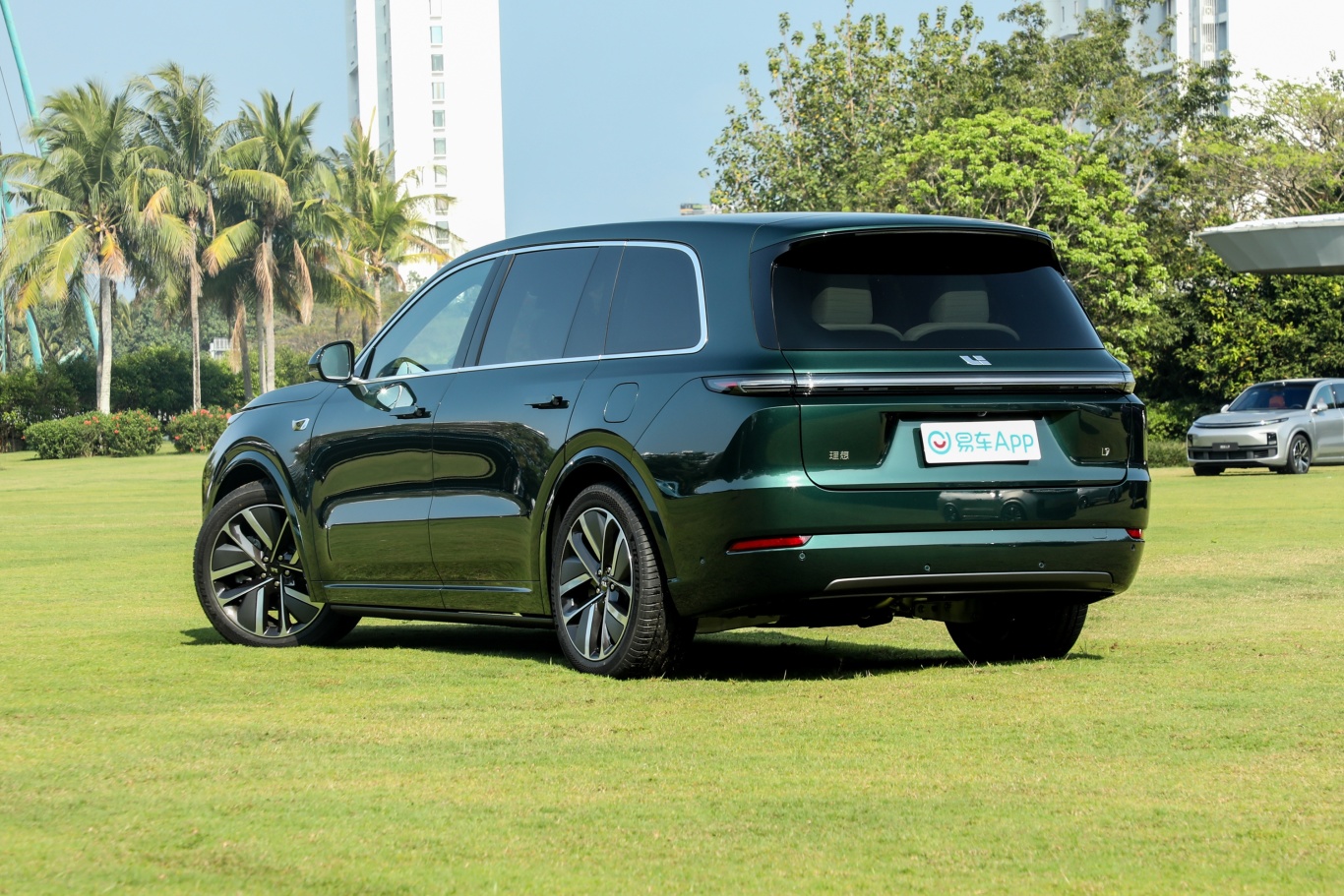 【理想L9L9 Ultra侧后45度车头向左水平图片-汽车图片大全】-易车