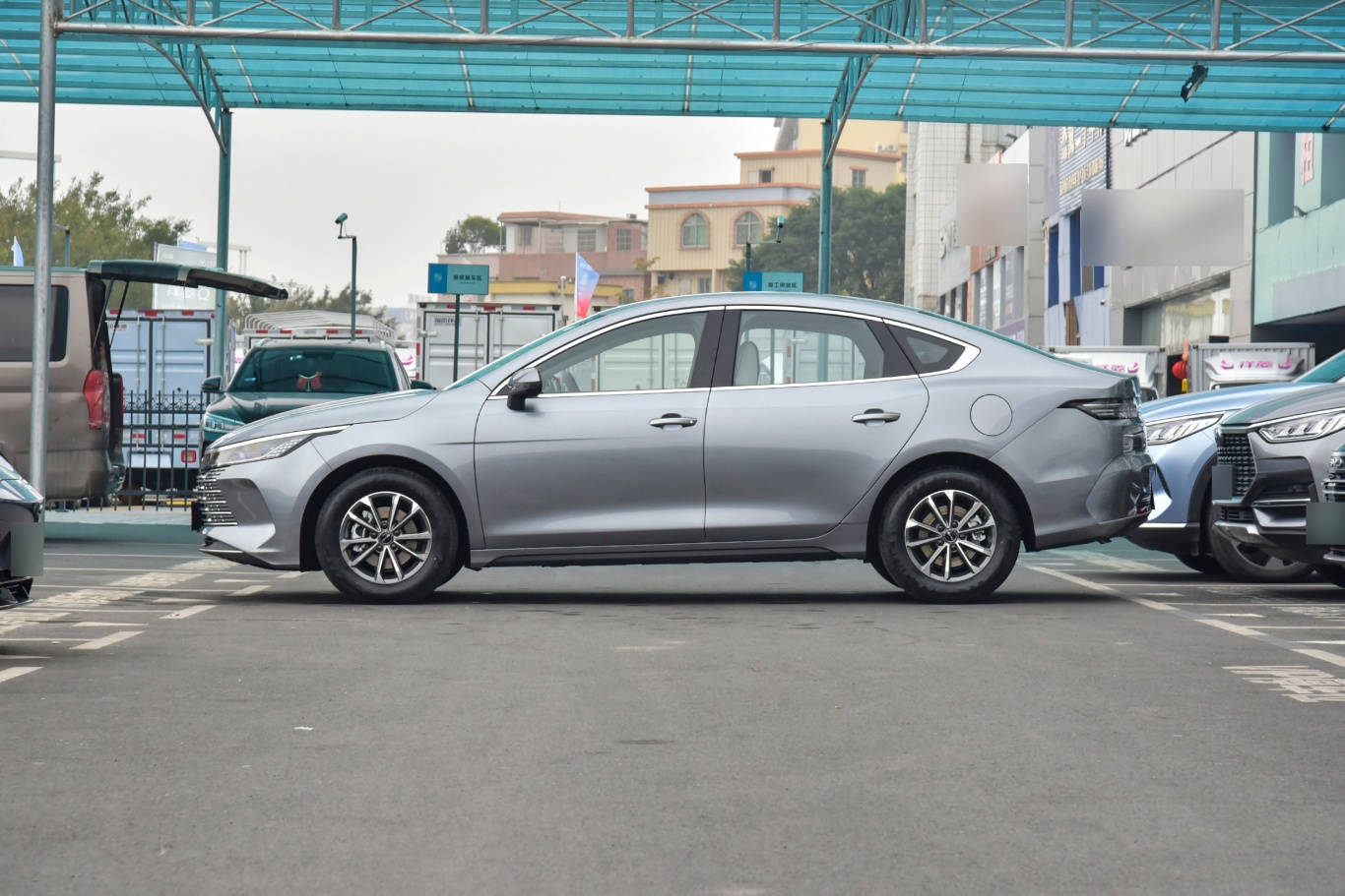 【驱逐舰05DM-i 荣耀版 1.5L 55km 豪华型正侧车头向左水平图片-汽车图片大全】-易车