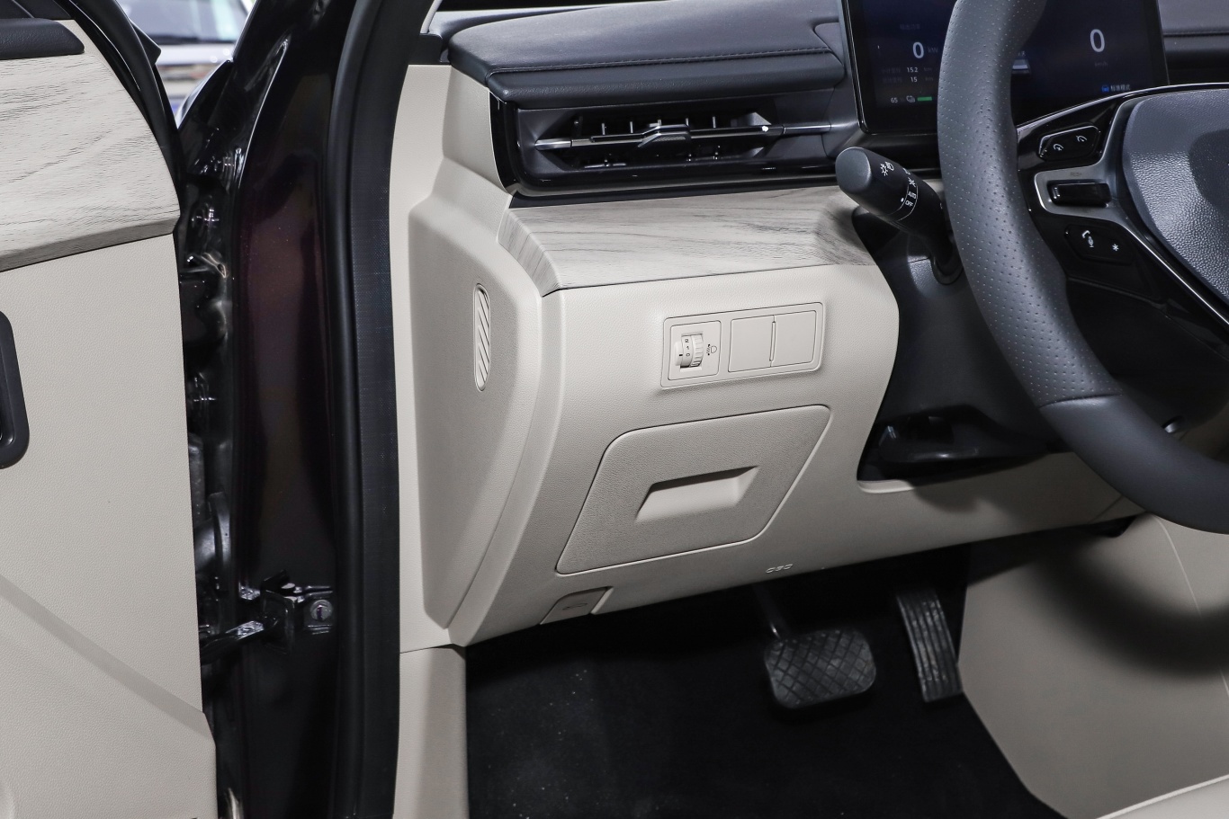 【五菱星光共创版·纯电 510km 100kW主驾驶位图片-汽车图片大全】-易车