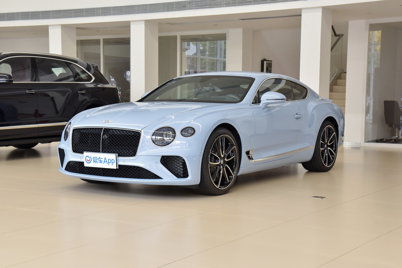 【欧陆4.0T GT V8侧前45度车头向左水平图片-汽车图片大全】-易车