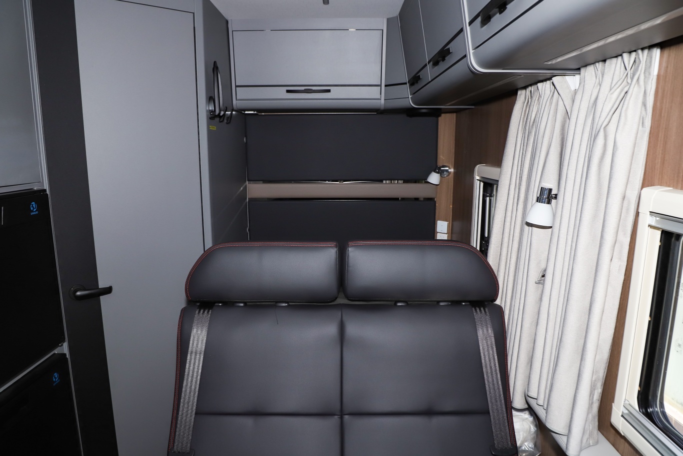 【探索家·星际H2.0T 纵横版 4座后排空间图片-汽车图片大全】-易车