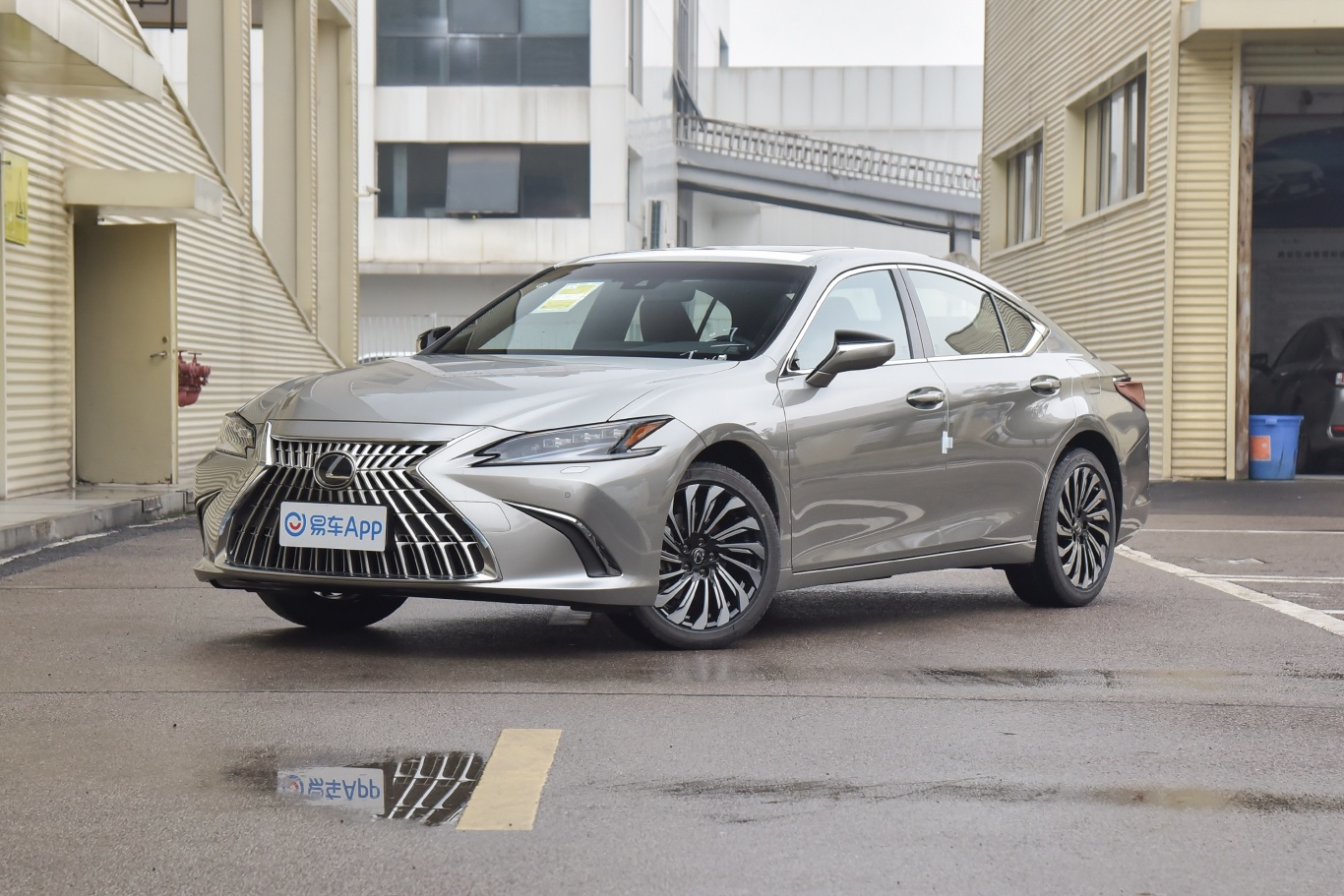 【雷克萨斯ES200 特别限定版侧前45度车头向左水平图片-汽车图片大全】-易车