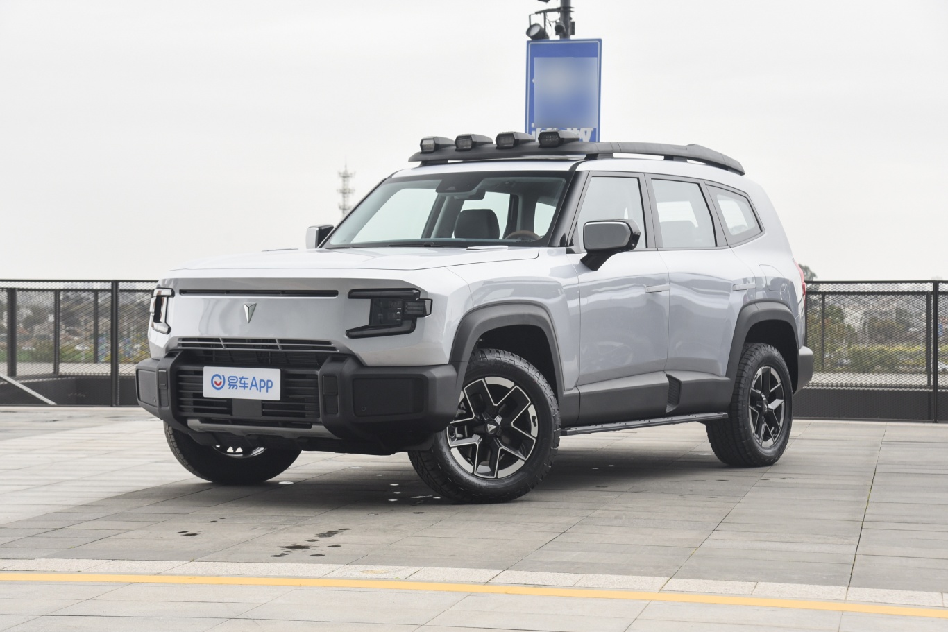 【深蓝G318174km 四驱空悬版侧前45度车头向左水平图片-汽车图片大全】-易车